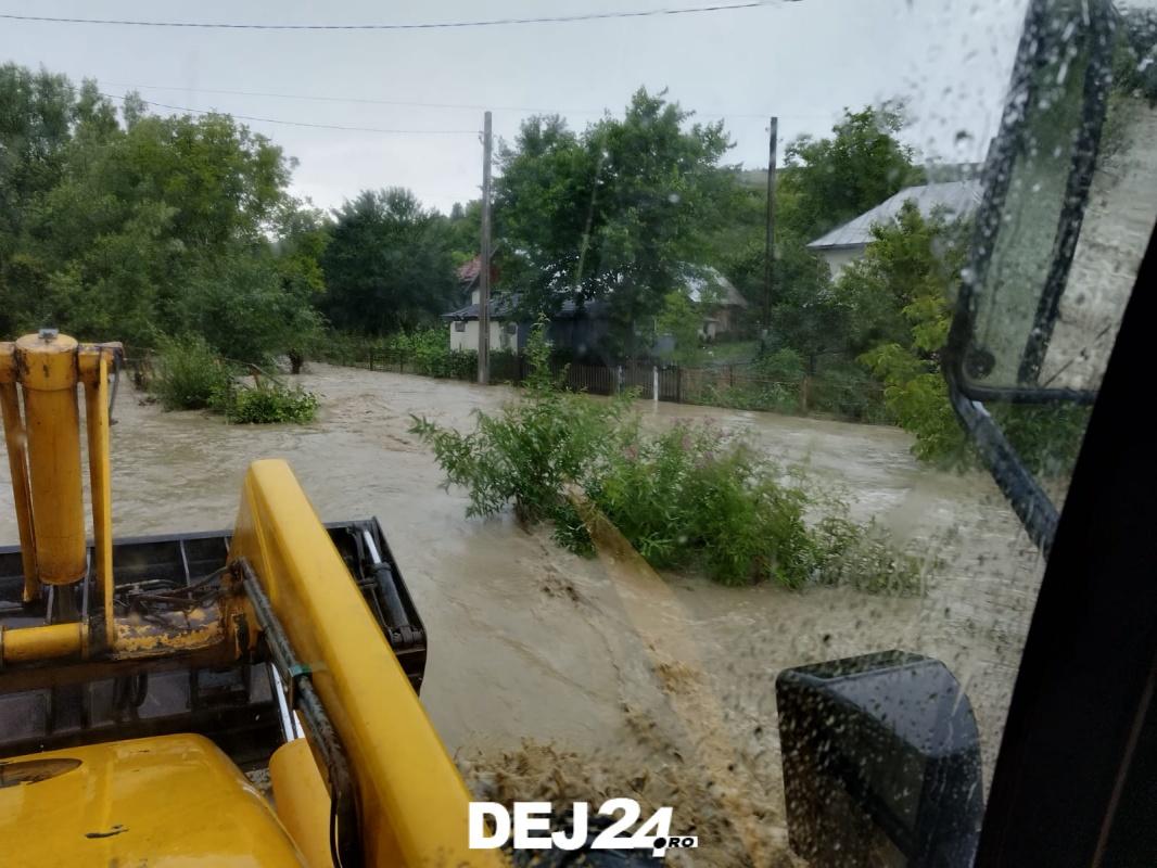 INUNDAȚII în 35 de gospodării din comuna Ciceu Giurgești - FOTO - Dej24.ro