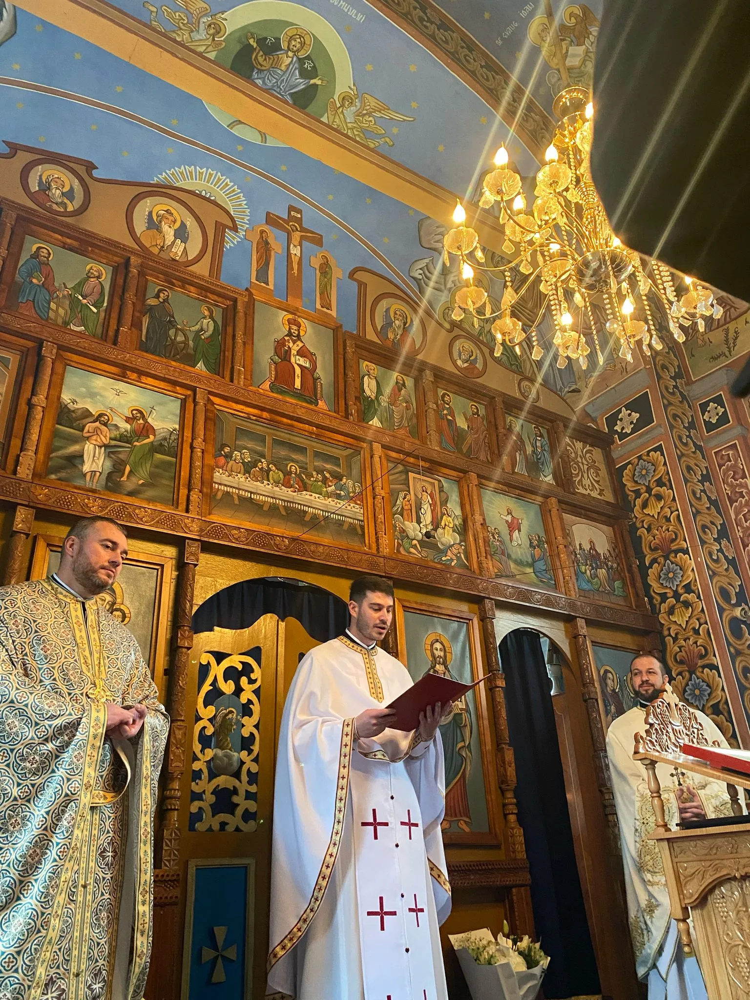 Un nou preot tânăr a fost instalat în Protopopiatul Dej - FOTO - Dej24.ro